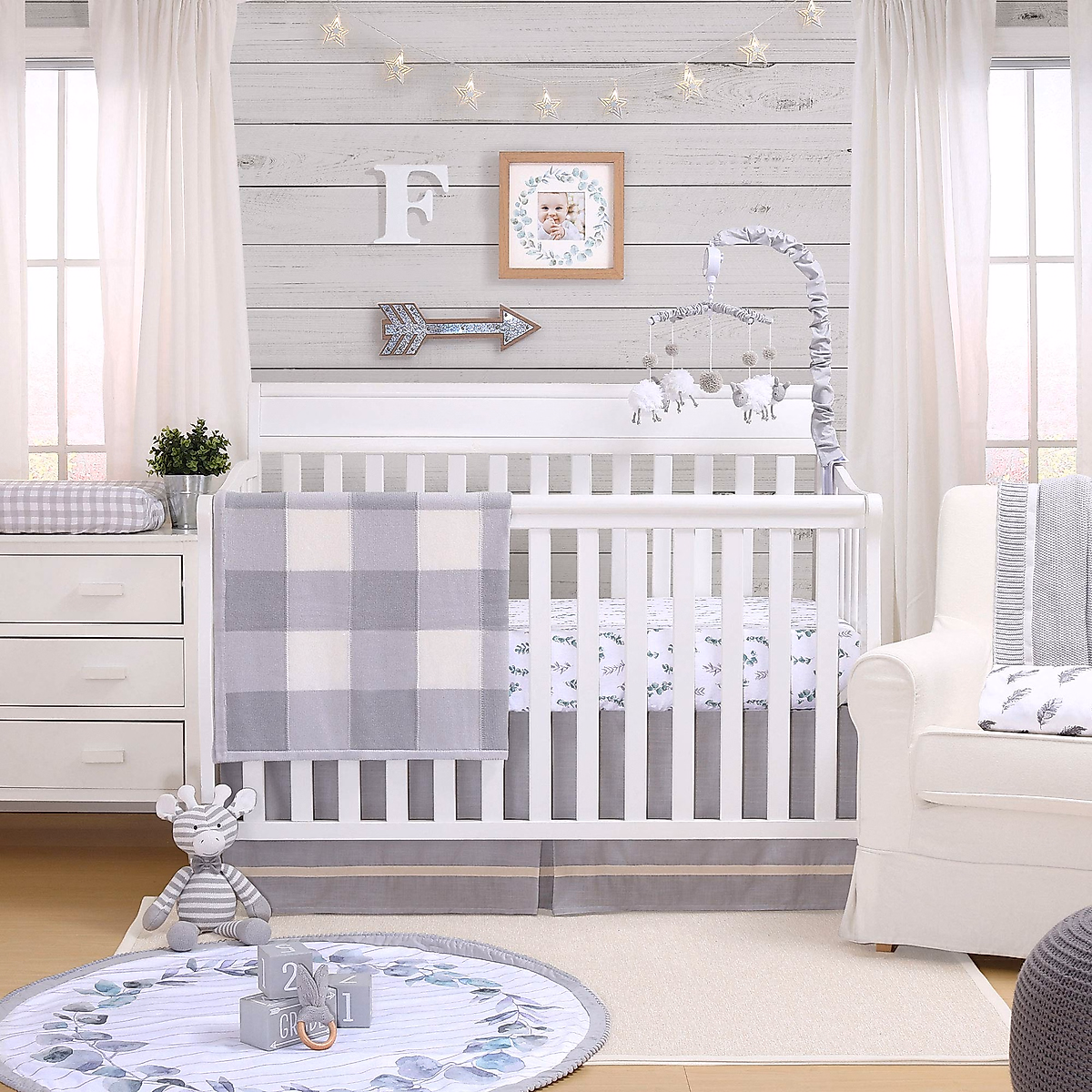 The Peanutshell Farmhouse Feathers Fitted Crib Sheet for Baby Boys or Baby Girls, Grey/White