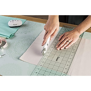 Cricut Rotary Cutter - Rotary Cutter for Fabric, Sewing and Quilting Projects - Compatible For Both Right- and Left-Handed Use - [45mm]