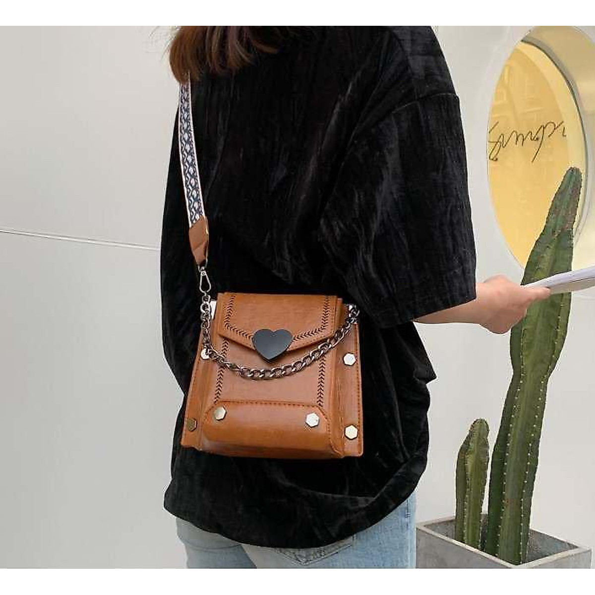 Crossbody Purse for Women, Casual Leather Bag, Women's Shoulder Handbags, Adjustable Strap (Caramel- Light Brown)