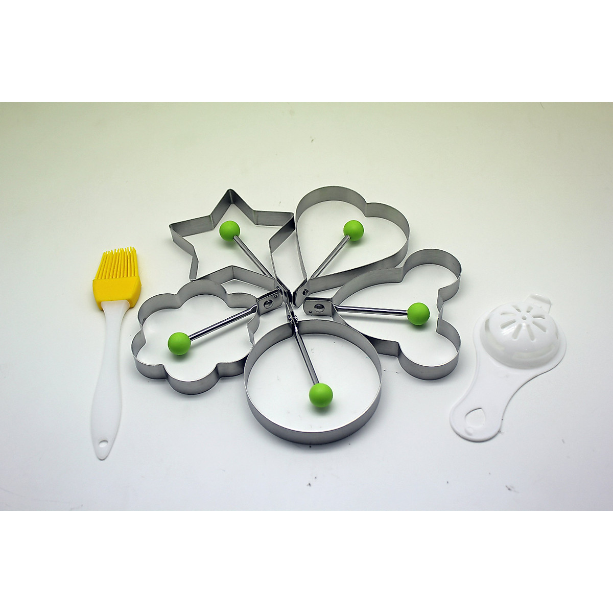 Sailing Thicken Stainless Steel Fried Egg Ring Mold/Pancake Ring Mold with Egg Strainer & Oil Brush - Set of 5