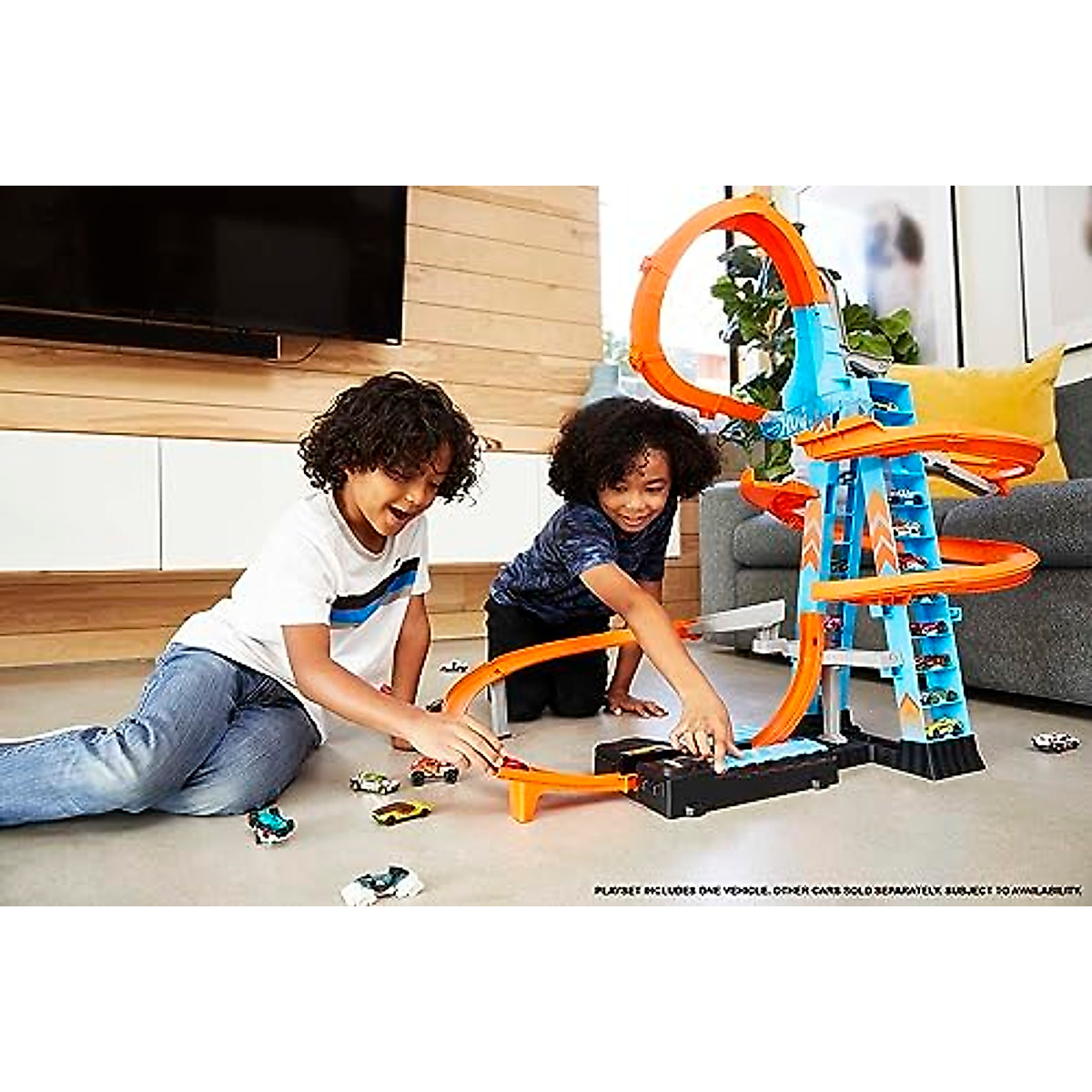Hot Wheels Sky Crash Tower Track Set, 2.5+ ft High with Motorized Booster, Orange Track & 1 Hot Wheels Vehicle, Race Multiple Cars, Gift for Kids 5 to 10 Years Old & Up