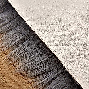 Firlar Faux Fur Non Slipping Bedroom Heart Shape Carpet, Heart Shaped Anti-skidding Plush Rug/Foot Pad/Chair Pad for Living Room Sofa Floor Bedroom Home Decor Rugs,(11.8x15.7in, Red)