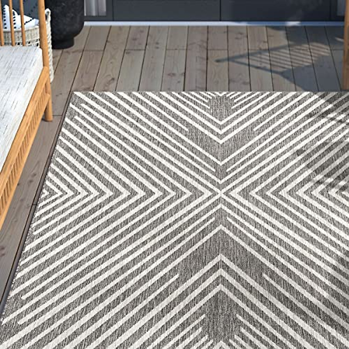Well Woven Kesia Black Indoor/Outdoor Flat Weave Pile Chevron Stripes Geometric Pattern Area Rug 8x10 (7'10" x 9'10")