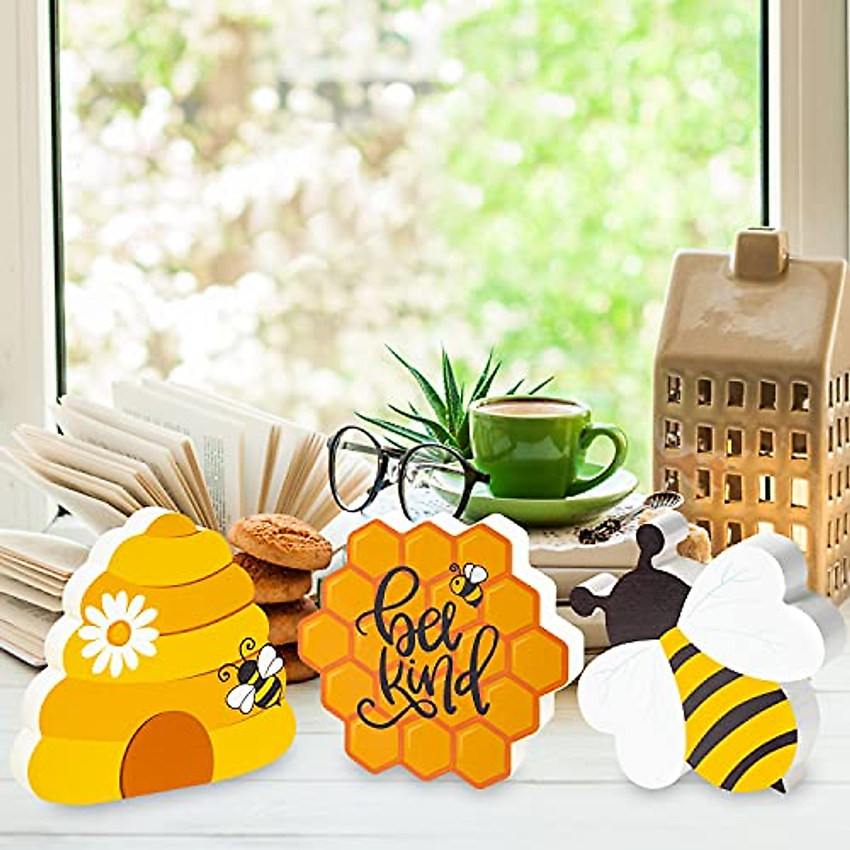 K1tpde 3PCS Farmhouse Honey Bee Tiered Tray Sign, Wooden Honey Bee Tiered Tray Sign Decoration, Bee Sign Kitchen Table Decor, Wooden Honey Sign for Garden Party Decor, Bee Happy Kitchen Decor