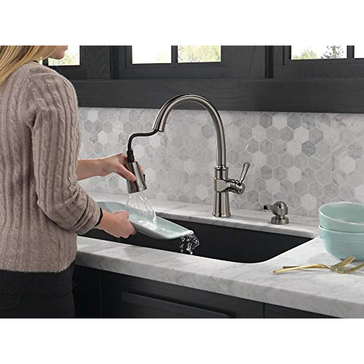 Delta Faucet Spargo Black Stainless Kitchen Faucet, Kitchen Faucets with Pull Down Sprayer, Kitchen Sink Faucet, Faucet for Kitchen Sink, Soap Dispenser, Black Stainless 19964Z-KSSD-DST