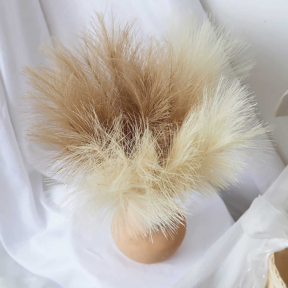 lulute 6 Stems Faux Pampas Grass,17 inch/45cm Artificial Pampas Grass,Fake Dried Pompous Grass Branches Decor for Home Kitchen Garden Party Photographing,Flower Arrangement Vase(Beige Taupe)