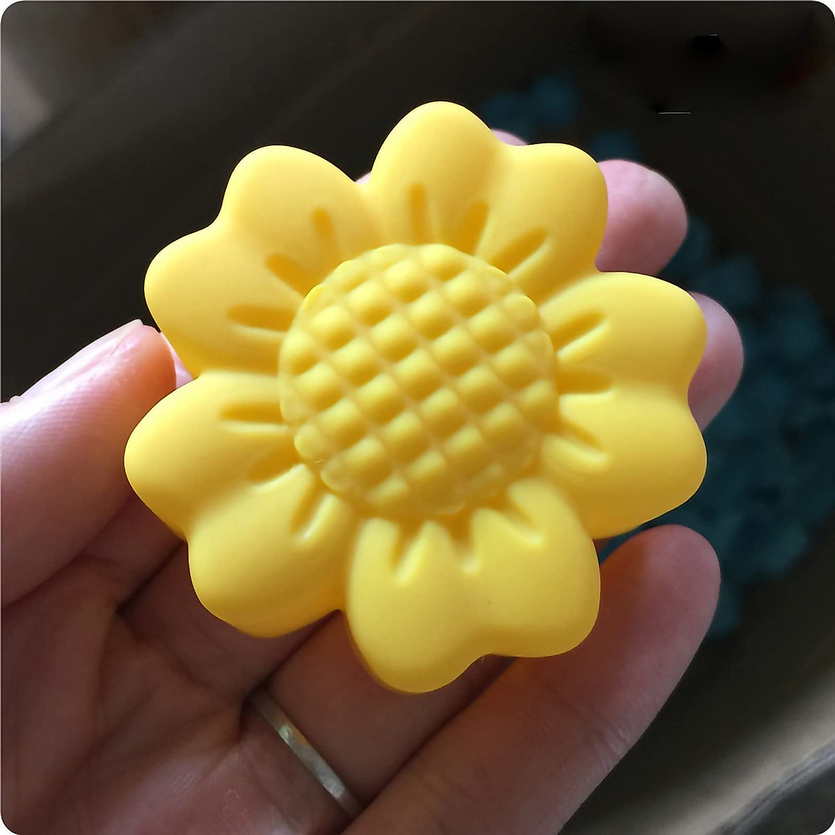 Silicone Cupcake Molds, 24Pcs Mini Flower Shape Silicone Baking Cups Cupcake Liners Reusable Muffin Cup Cake Pan for Cake Chocolate