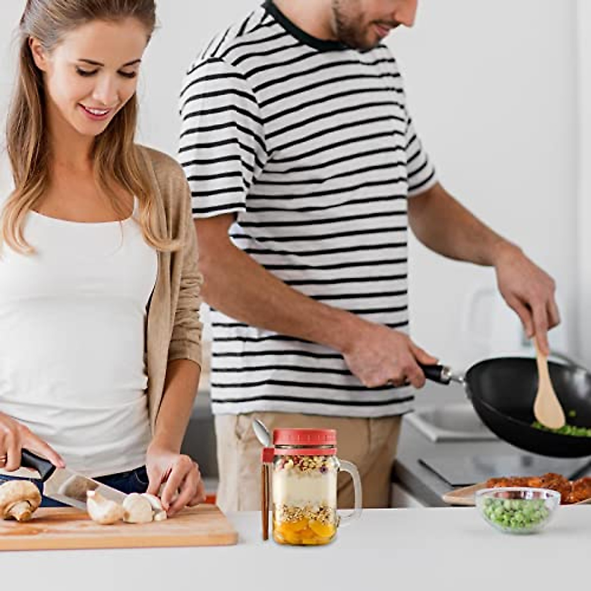 Yogurt Containers, 2 Pieces Oats Jars,480ml Glass Oatmeal Jars, Long Lasting Overnight Oats Jars, Anti Scald Design Yougurt Cups with Lids and Spoons, Breakfast Cups for Smoothies Drinks Juices