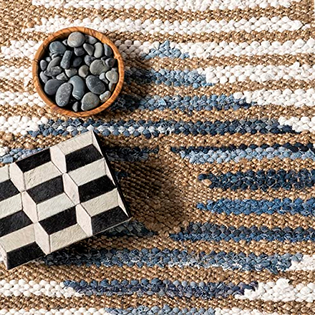 nuLOOM Hand Braided Marla Denim And Jute Diamonds Runner Rug, 2' 6" x 8', Off-white