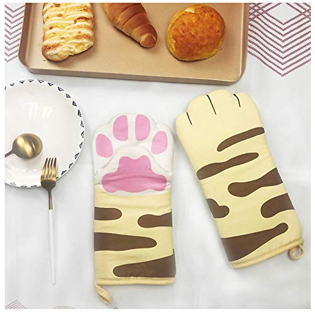 Thick Cotton Oven Mitts Cute Cat/Paw Design Baking Gloves Heat Resistant Cooking Gloves Potholder Funny Grilling Microwave Mittens Backer Kitchen Tools, 1 Pair