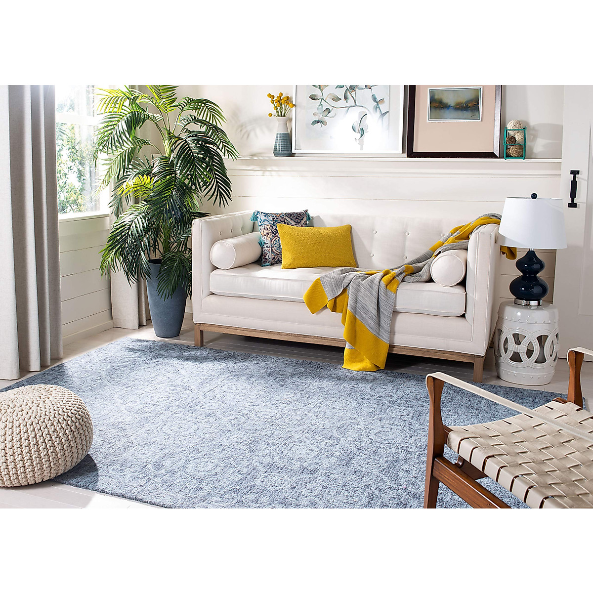 SAFAVIEH Abstract Collection Area Rug - 6' x 9', Blue, Handmade Wool, Ideal for High Traffic Areas in Living Room, Bedroom (ABT207A)