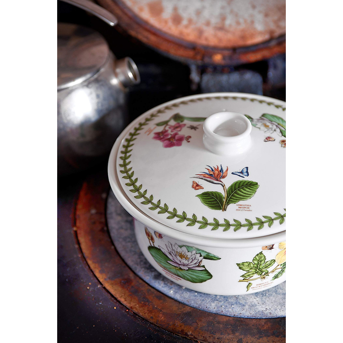 Portmeirion Botanic Garden Covered Casserole | 3 Pint Casserole Dish with Sweet Pea Motif | Made from Porcelain | Oven, Dishwasher, and Microwave Safe