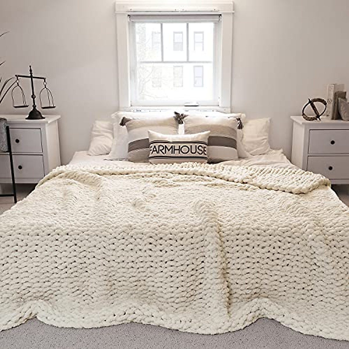 ZUIBESCHOS Chunky Knit Blanket Warm Chenille Yarn Throw Blanket 40x60 Inch Cozy Throw Yarn Blanket for Bed Home Decor Machine Washable Beige