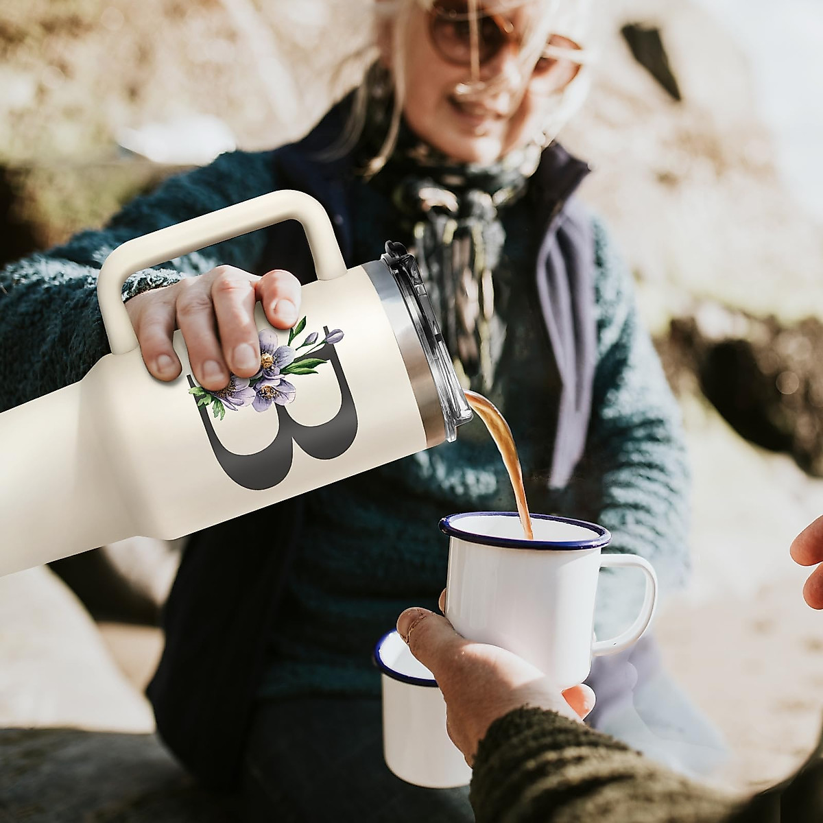 Leebbsin Initial 40 oz Tumbler with Handle, Personalized Birthday Gifts for Women, Monogrammed Travel Tumbler for Mom, Wife, Sister, Customized Cup for Water Tea Coffee, Regalos Para Mujeres（B）