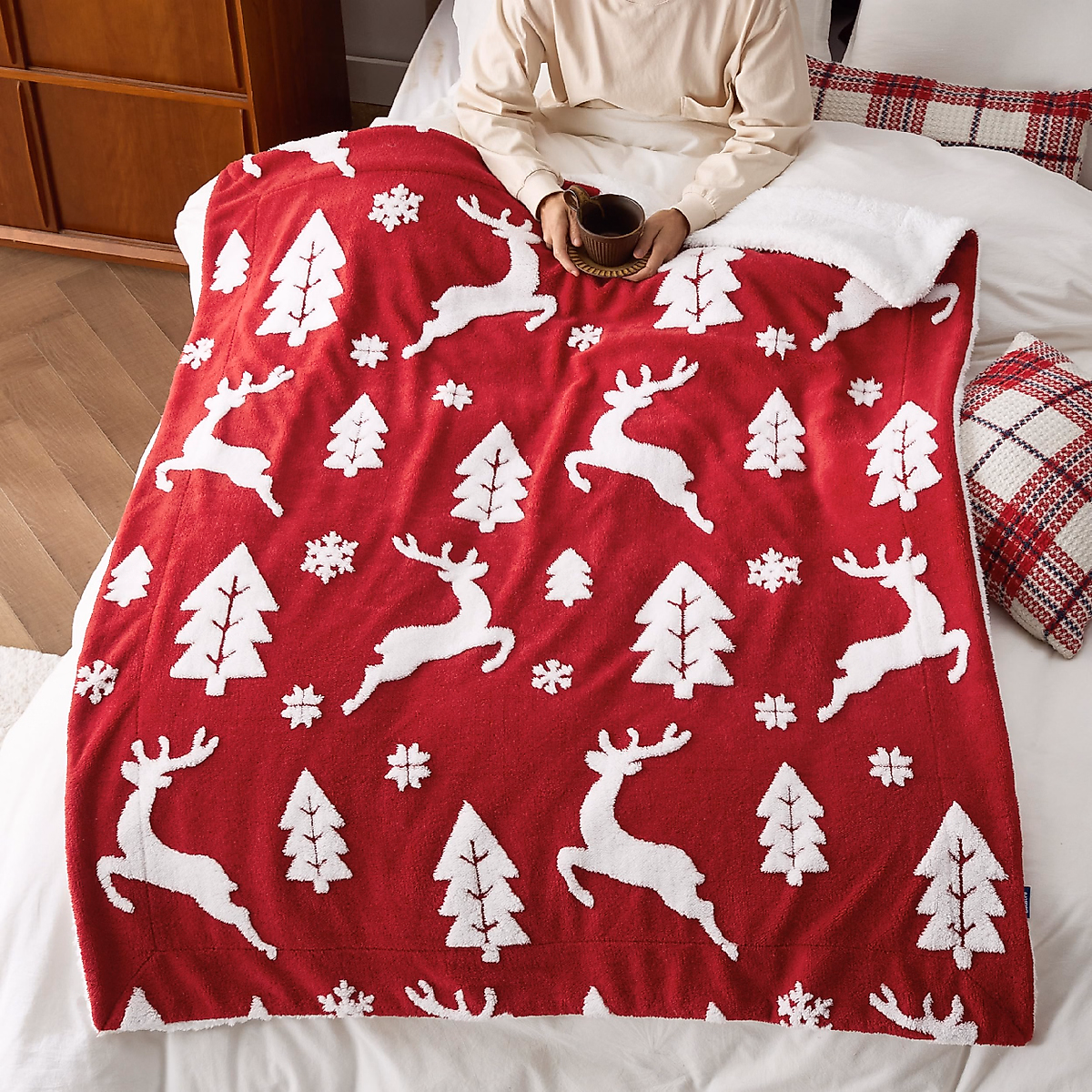 Bedsure Soft and Warm Christmas Elk Sherpa Blanket for Couch, Sofa, Bed - Winter Blanket Decoration Gift, 50"x60"