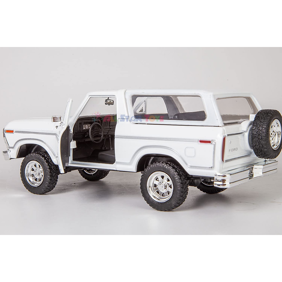 1978 Ford Bronco 1:24 Diecast Model Car White SUV SUT Truck Motormax All Star Toys Exclusive 79371