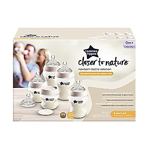 Tommee Tippee First Bottle Solution, Baby Bottle Kit with Closer to Nature Baby Bottles, Breast-Like Nipples with Anti-Colic Valves and Travel Lids