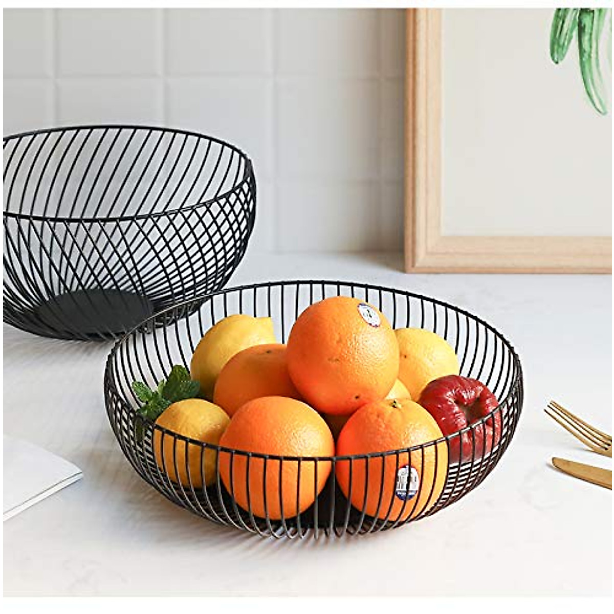 Cq acrylic Metal Wire Fruit Basket,Large Round Storage Baskets for Bread,Metal Wire Bread Fruit Bowl Vegetable Stand Holder for Snacks,Modern Fruit Bowl Decorate Kitchen Counter,Black