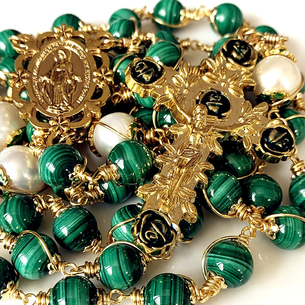 elegantmedical Handmade Gold Wire Wrapped UNDOUBTED Malachite &11-12mm Real Pearl Beads Rosary Cross/Crucifix Necklace Box Catholic Womens Gift