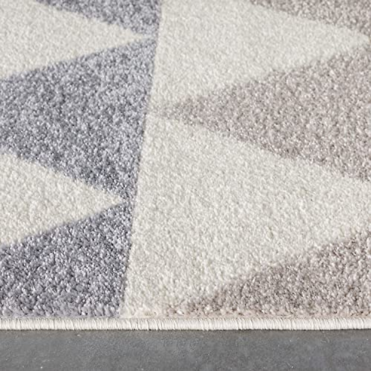 Well Woven Mystic Nova Ivory Modern Geometric 3'11" x 5'3" Distressed Area Rug, 3 ft 11 in x 5 ft 3