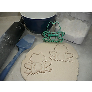 FROG WITH DETAIL AMPHIBIAN COOKIE CUTTER MADE IN USA PR4460