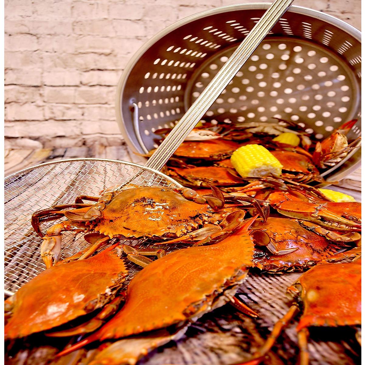 Bayou Classic 1140 40-qt Stainless Stockpot w/ Elevated Steam Basket and Spigot Features Stainless Ball Valve Spigot, Heavy Welded Handles Stainless Vented Lid Stainless Perforated Basket