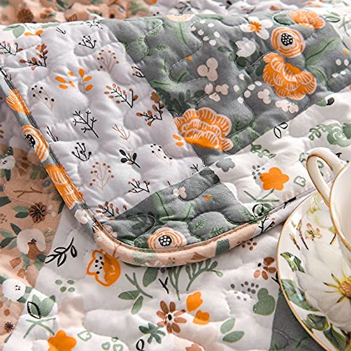 Exclusivo Mezcla Microfiber Boho Patchwork Pattern Quilted Throw Blanket for Bed/Couch/Sofa, Soft and Lightweight (50"x 60",Camel)