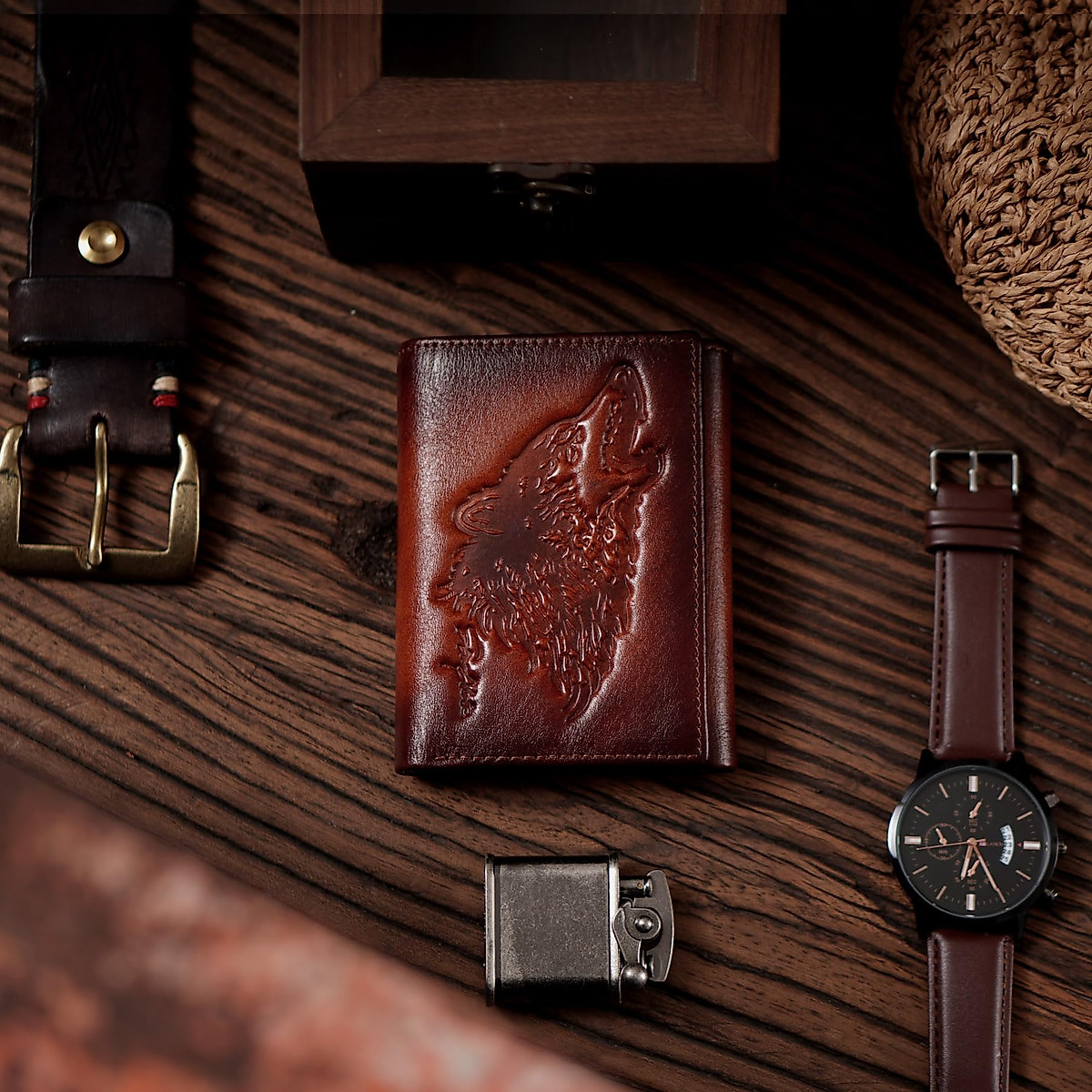 skneephate Men's Trifold Wallet,Wolf Wallets For Men Leather,Rfid Blocking,Gifts For Him Husband (brown)