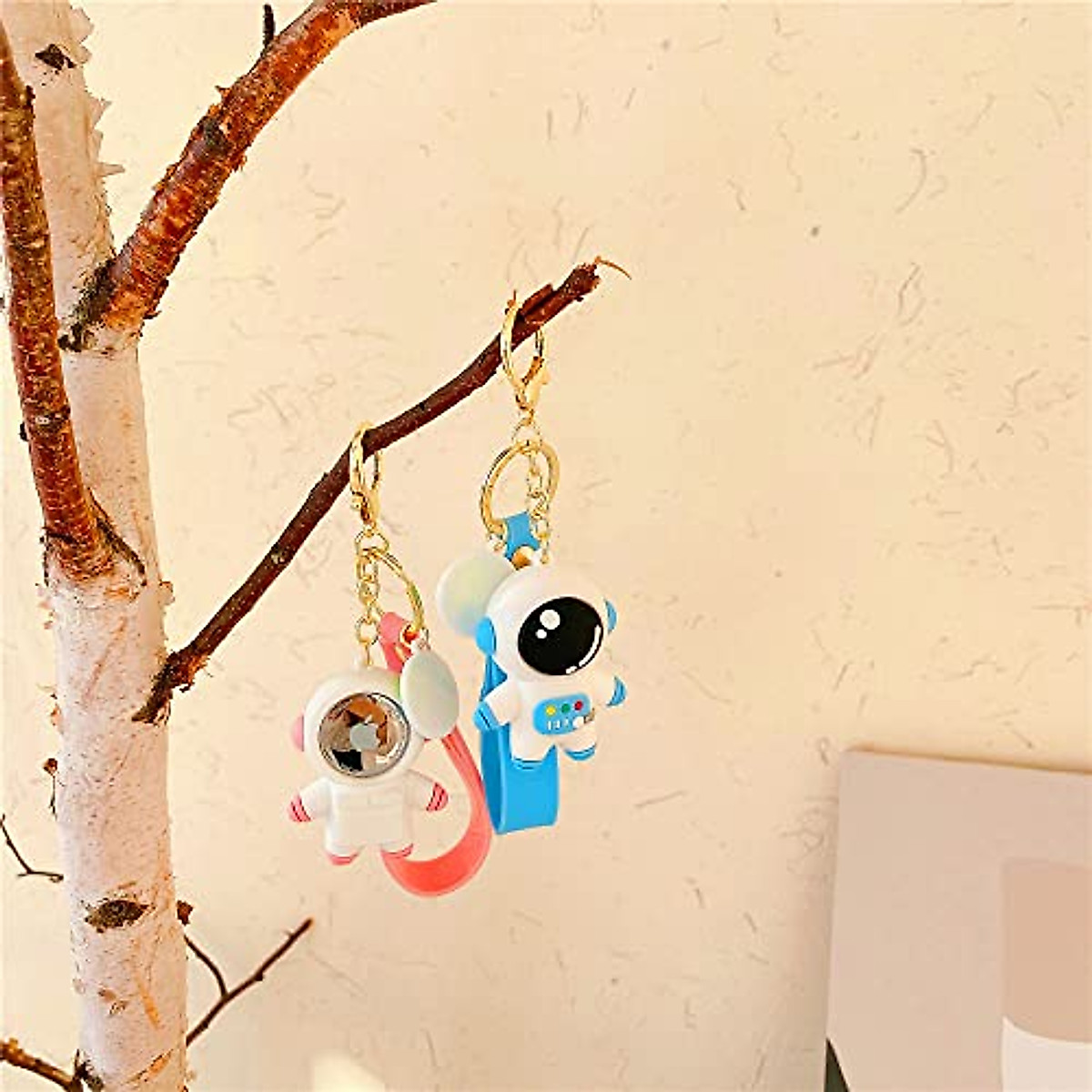 DIWANG LAN Apple AirTag Protective Case Anti-Lost Keychain Accessories Cute Fashion Protective CaseAirTag case Cartoon Anime Spaceman Skin (Pink Astronaut)