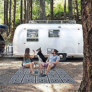 SAND MINE Reversible Mats, Plastic Straw Rug, Modern Area Rug, Large Floor Mat and Rug for Outdoors, RV, Patio, Backyard, Deck, Picnic, Beach, Trailer, Camping (5' x 8', Black & Grey)