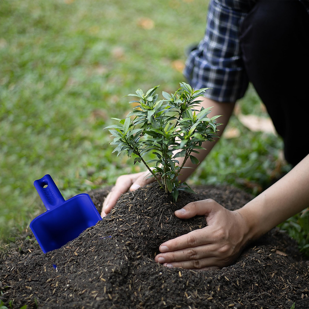 Vikan Remco 63003 Color-Coded Plastic Hand Scoop - BPA-Free Food-Safe Kitchen Utensils, Restaurant and Food Service Supplies, 16 oz, Blue