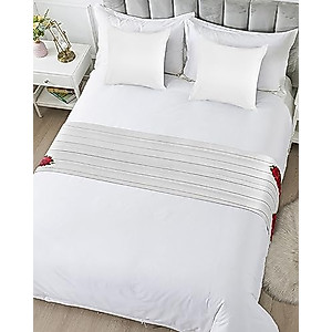 SSEVITEY Bed Runner Scarf Women's Day Red Rose High Heels Rustic Wooden Board Bedding Scarves for Queen Size Foot of Beds,Spring Floral Bed Decorative Scarf for Bedroom Hotel and Wedding Room