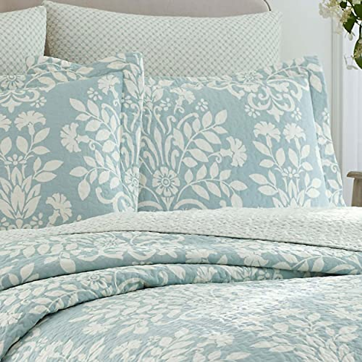 Laura Ashley - Rowland Collection - Quilt Set - 100% Cotton, Reversible, All Season Bedding with Matching Shams, Pre-Washed for Added Comfort, King, Blue