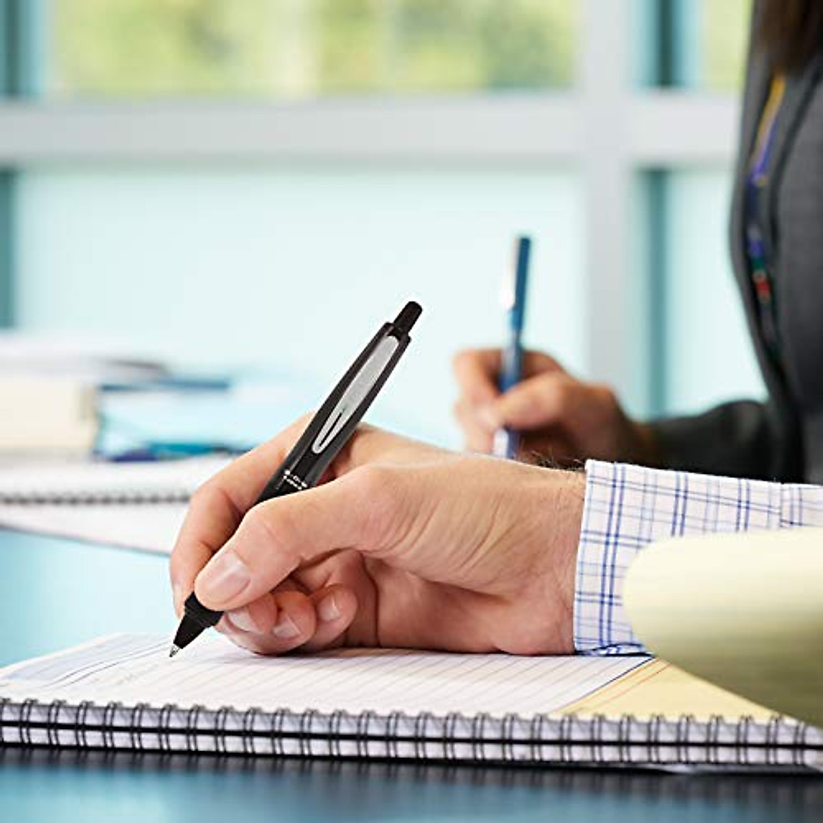 PILOT Dr. Grip FullBlack Refillable & Retractable Ballpoint Pen, Medium Point, Black Ink, 3-Pack (14634)