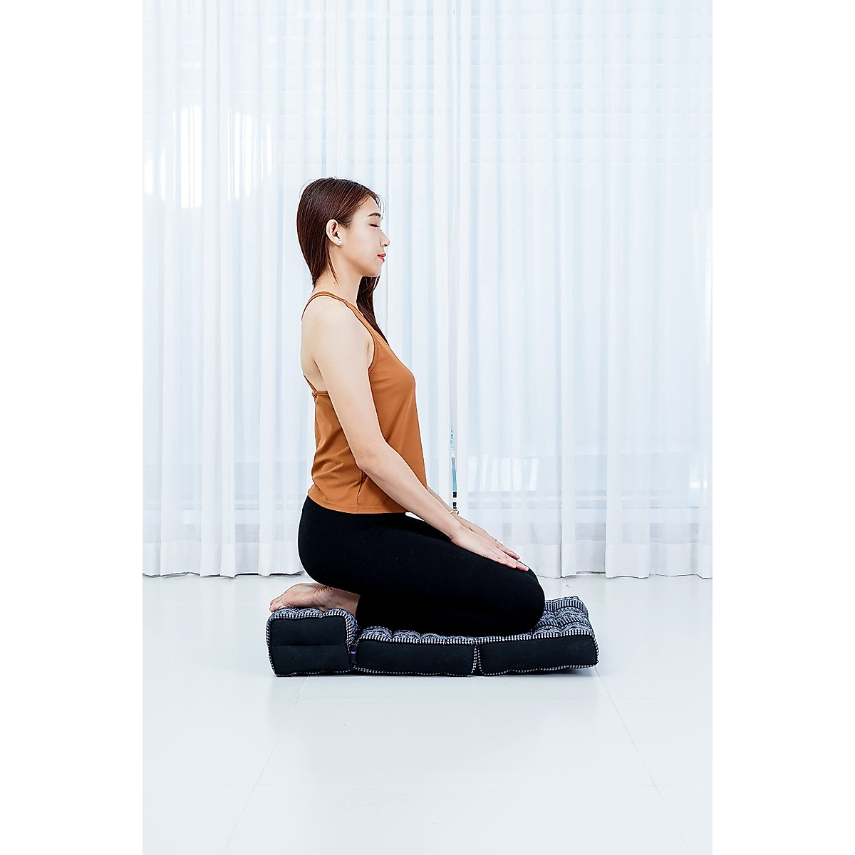 Leewadee Foldable Floor Mattress – 2 in 1 Floor Meditation Mat for Yoga and Relaxation, Seating Futon with Kapok, 20 x 28 inches, Black White