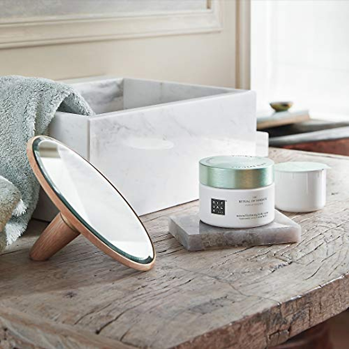 RITUALS Namaste Natural Hydrating Body Cream - Body Moisturizer with Hyaluronic Acid, Shea Butter, Sesame Seed Oil, Sunflower Oil & More - 7.4 Fl Oz