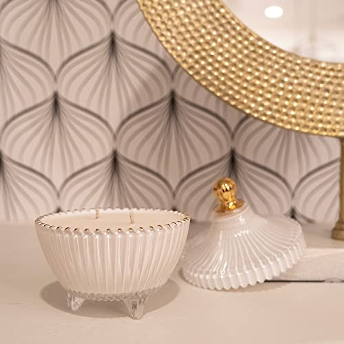 BRIGANTI Natural Soy Wax Scented Candles (Vanilla Cupcake: Vanilla/Bourbon/Buttercream/Cake) Long Lasting Candles Hand Poured in Elegant White Glass Jar, Clean Burning Aromatherapy for Home