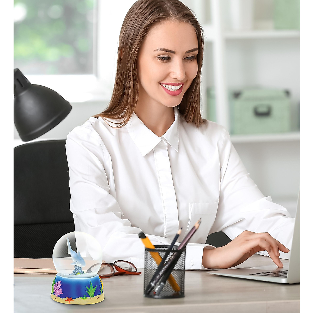 Puzzled Great White Shark Snow Globe - Elegant Sparkly Water Globe with Sparkling Glitter Inside The Animal Snow Globe Figure, Collectible Shark Decor Snow Globe Figurines for Birthdays, Christmas