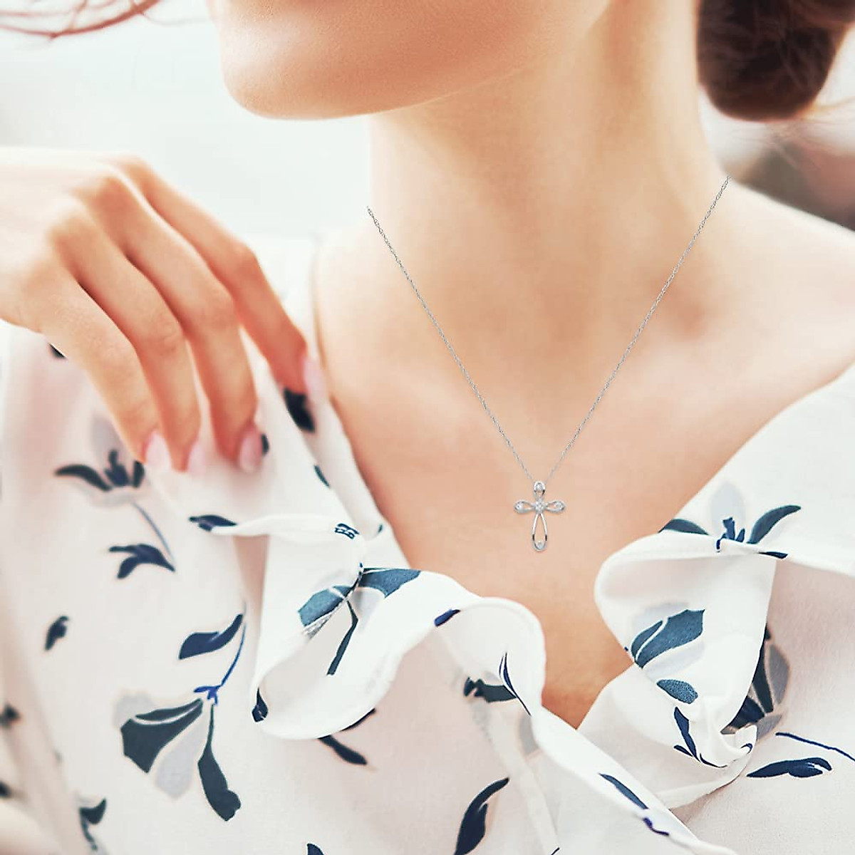 ARAIYA FINE JEWELRY 10K White Gold Round-shape Diamond Cross Pendant with Silver Chain Necklace (1/4 cttw, I-J Color, I2-I3 Clarity) 18"