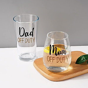 Futtumy Dad and Mom Gift Set, Dad & Mom off Duty Beer Glass and Stemless Wine Glass Combo for Dad Mom New Parents, Funny Gift for Father’s Day Mother’s Day Christmas Birthday Daily Use Baby Shower