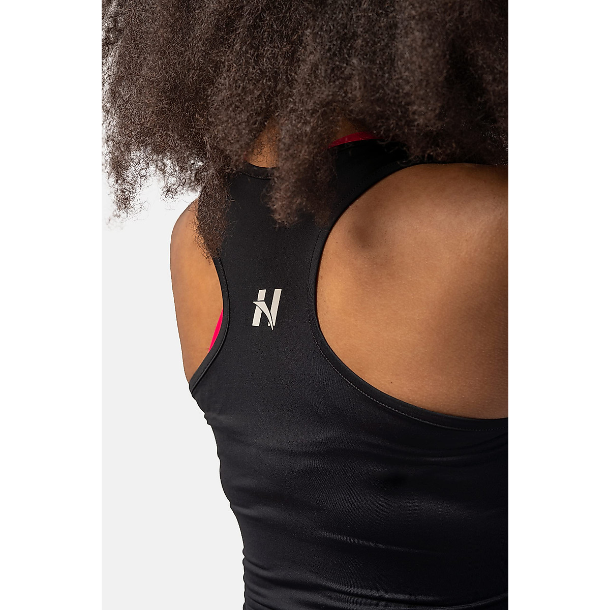 NEBBIA Sporty Slim-Fit Crop Tank Top 422 Black