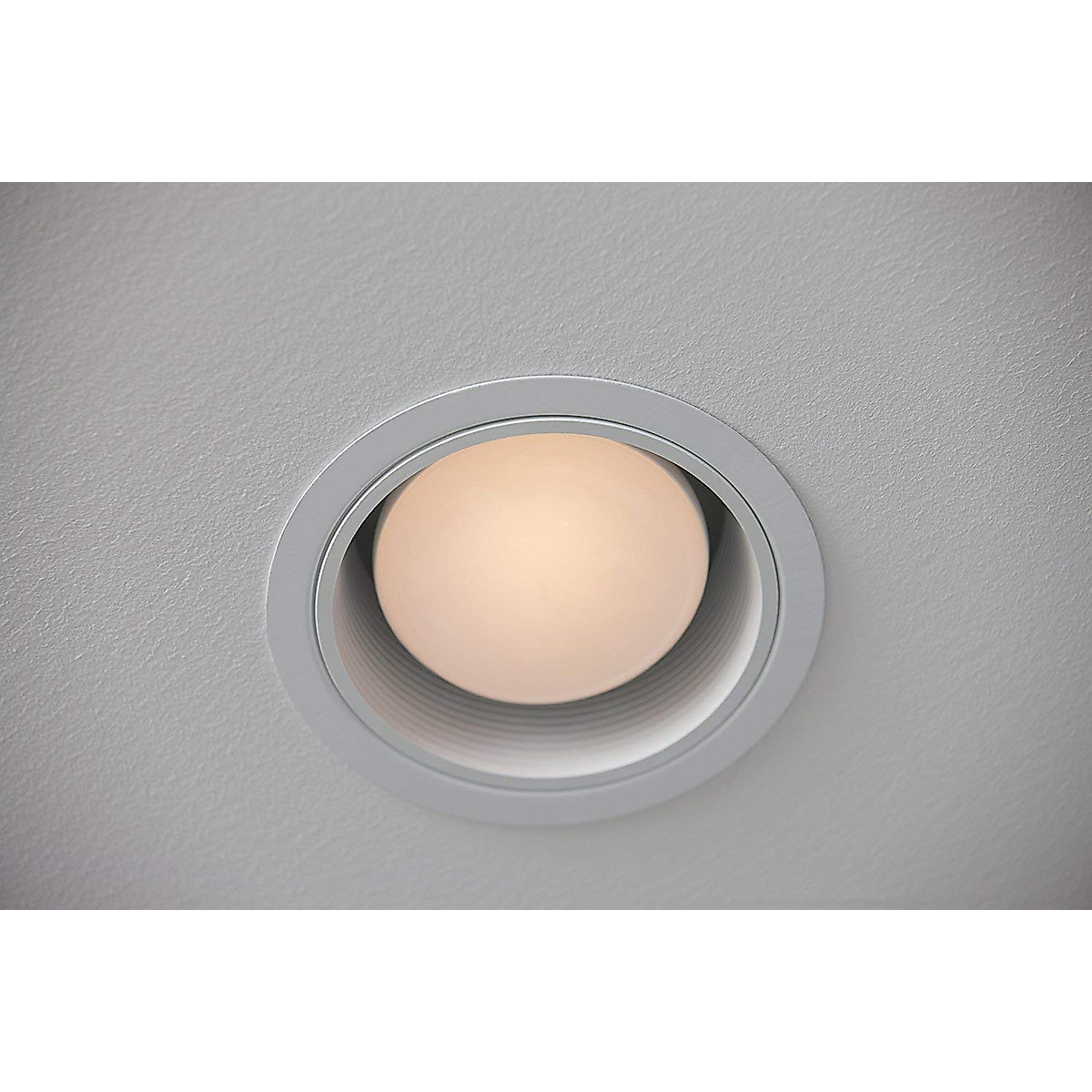 Philips LED Flicker-Free Frosted Dimmable BR30 Light Bulb - EyeComfort Technology - 650 Lumen - Daylight (5000K) – 7.5W=65W - E26 Base - Ultra Definition (Old Version) - Indoor – 6-Pack