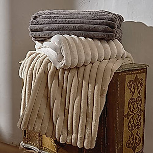 Amélie Home Luxury Jacquard Stripe Faux Fur Throw Blanket, Soft and Warm Thick Furry Throw Blankets in Fall Winter, Woven Fluffy Plush Blanket for Sofa Couch Bed Living Room, Ivory, 50"x 70"