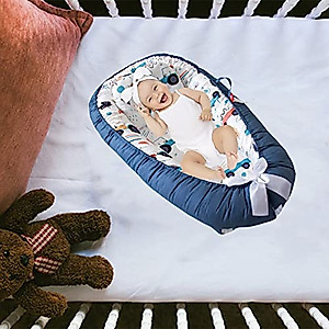 Vohunt Baby Lounger for Newborn,100% Cotton Co-Sleeper for Baby in Bed with Handles,Soft Newborn Lounger Adjustable Size & Strong Zipper Lengthen Space to 3 Tears OldBlue-Edged Tractor)