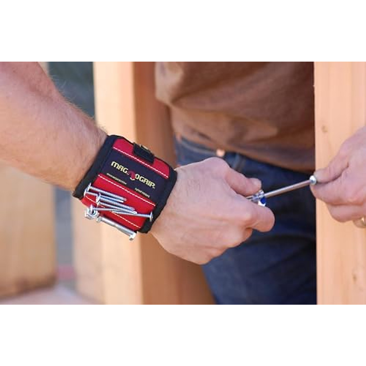 MagnoGrip Magnetic Wristband for Holding Screws, Nails, Drill Bits - Cool Gifts for Men - Super Strong Magnets - Great DIY Gifts for Christmas, Dad, Husband, Handyman, Handy Woman, Craft Enthusiasts