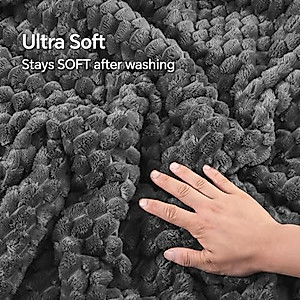 ChiXpace Textured King Duvet Cover Set, Soft Velvet Grey Plaid Pattern Comforter Cover, Luxury Flannel Bedding Sets, 3 Pcs, 1 Duvet Cover & 2 Pillowcases