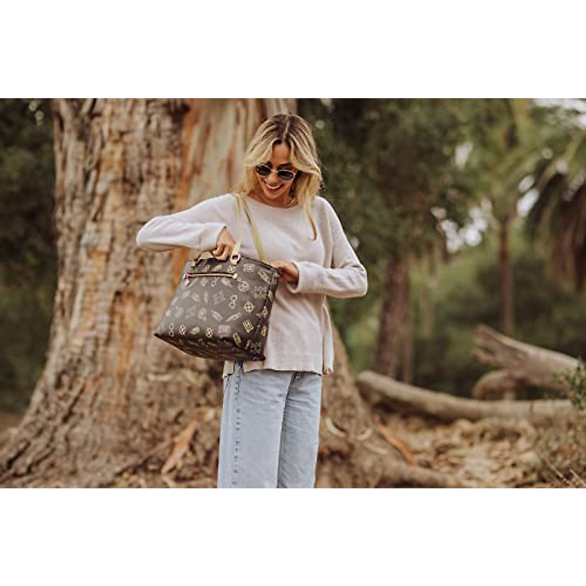 PICNIC TIME Harry Potter Hogwarts Uptown Cooler Tote Bag, Insulated Purse Lunch Bag for Her, Stylish Beach Bag Soft Cooler, (Black with Gold Accents), 14.37 x 7.28 x 10.63