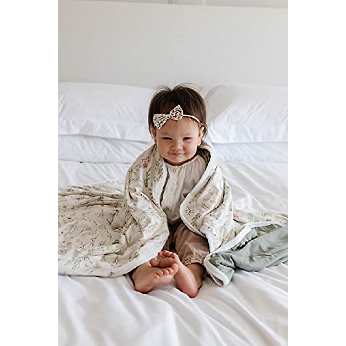 Pobi Baby Premium Baby Blanket, Soft Stretchy Quilt for Babies, Toddlers, Kids (Zephyr Minnie)