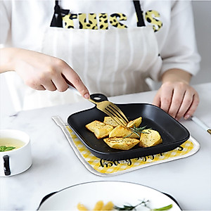 Kitchen Oven Gloves Bee Honey Gnomes Daisy Flower Oven Mitts Pot Holder Set Yellow White Buffalo Plaid Hot Pad Sets for Kitchen BBQ Cooking Baking Grilling Heat Resistance 12 x 6 inch + 8 x 8 inch