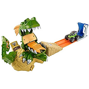 Hot Wheels Monster Jam Dragon Arena Attack Playset